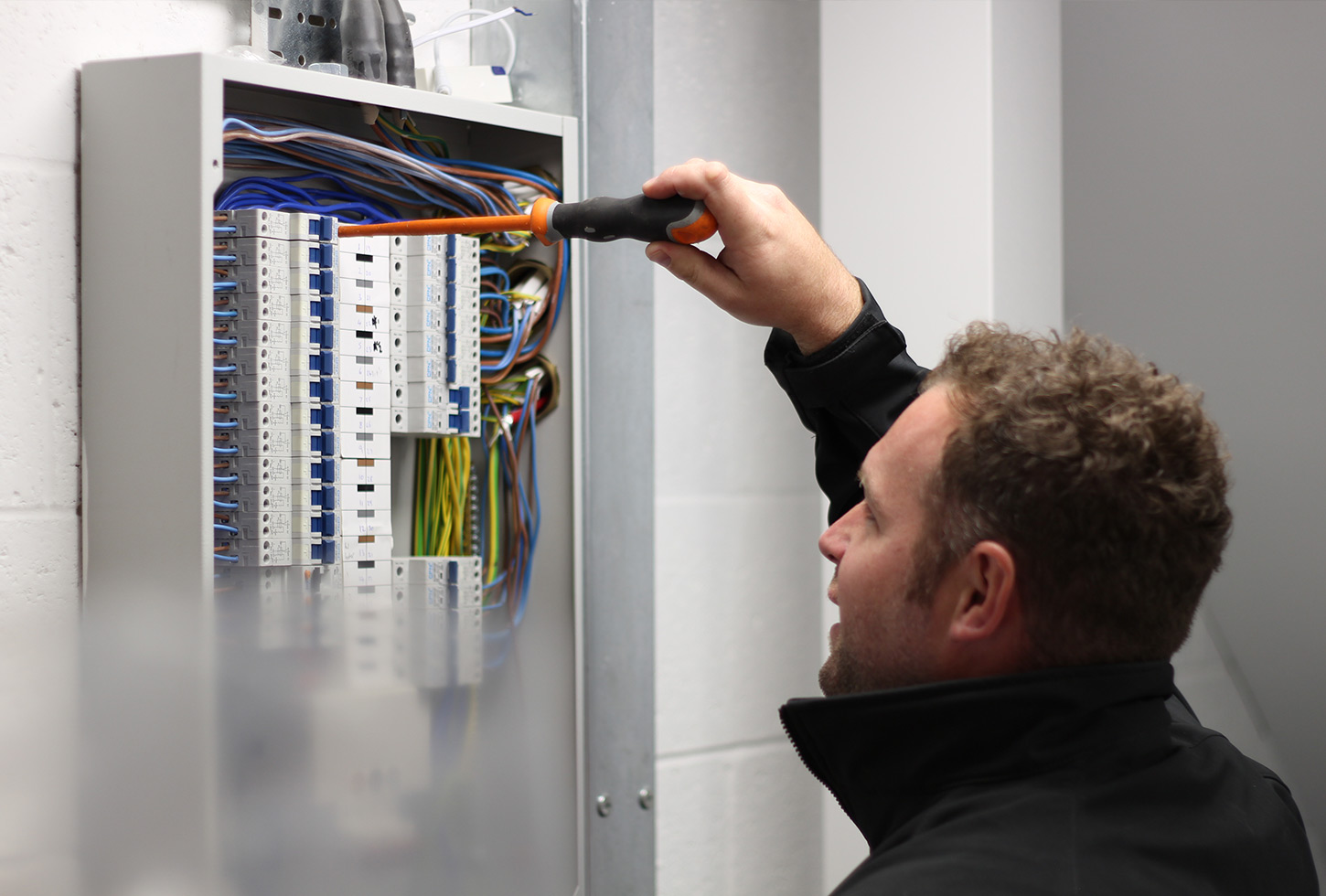 Homepage [www.leelectrical.com]